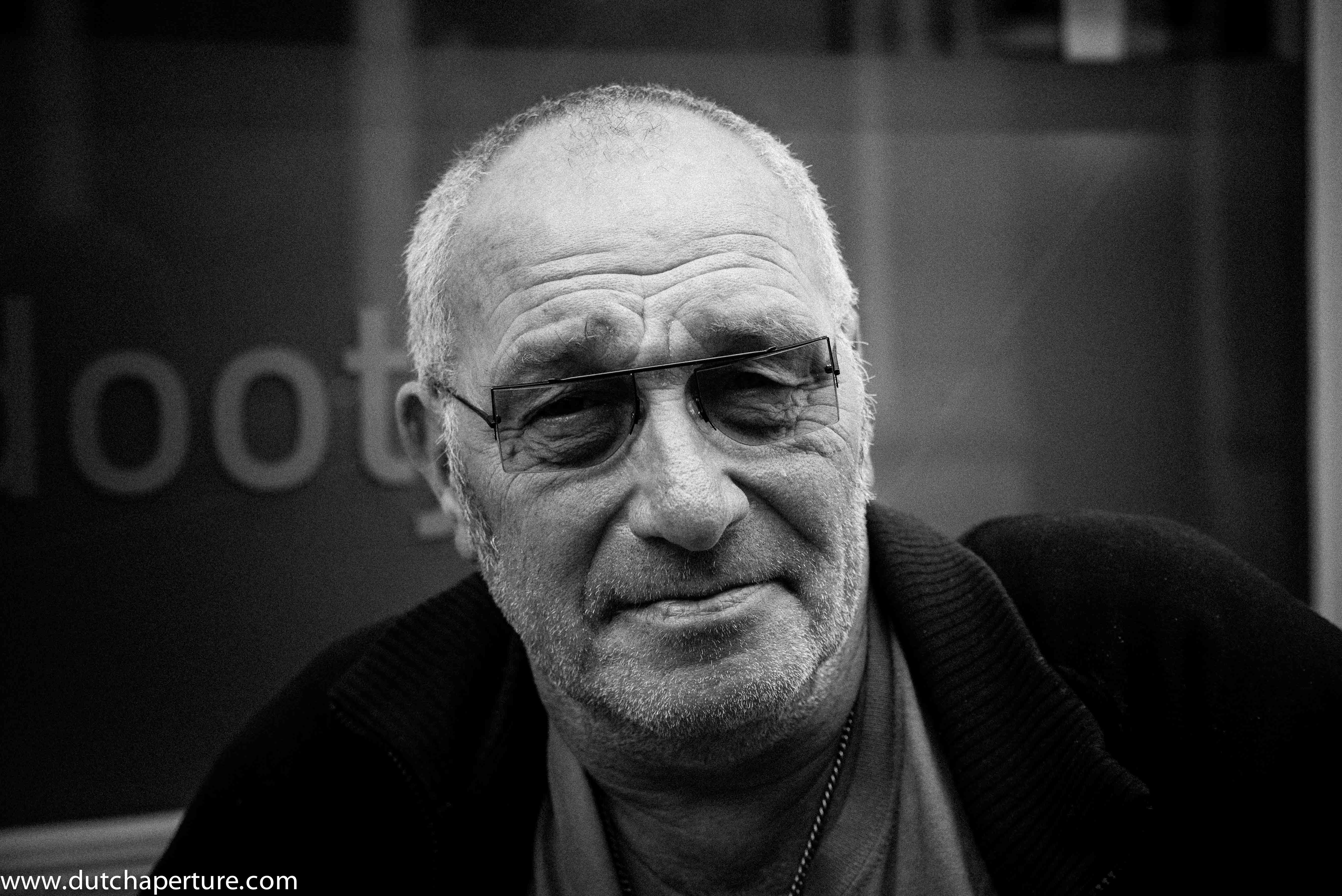 A photo shoot with René Bom, the night mayor of The Hague – Dutch Aperture