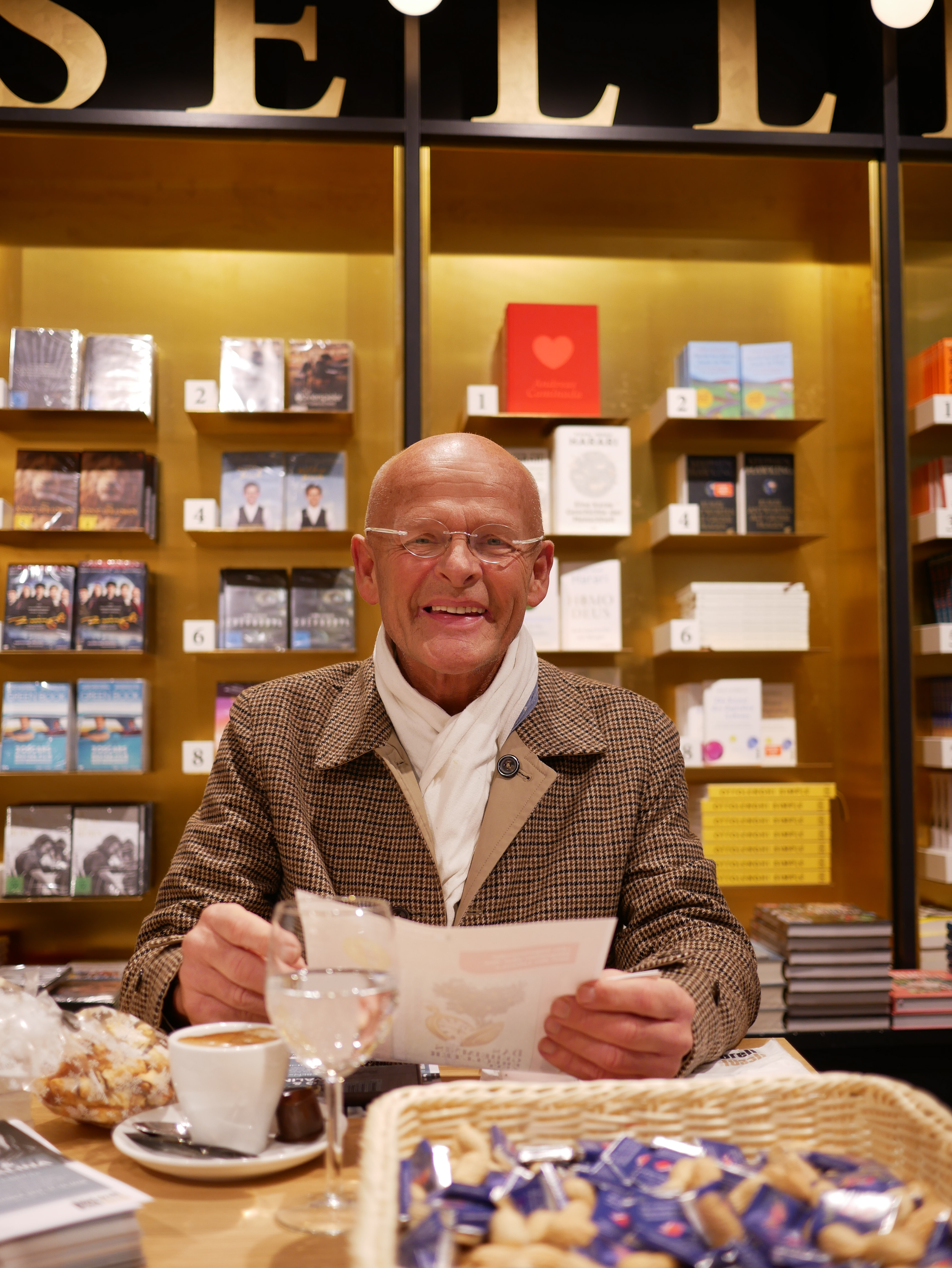 Book Signing Basel – Dutch Aperture