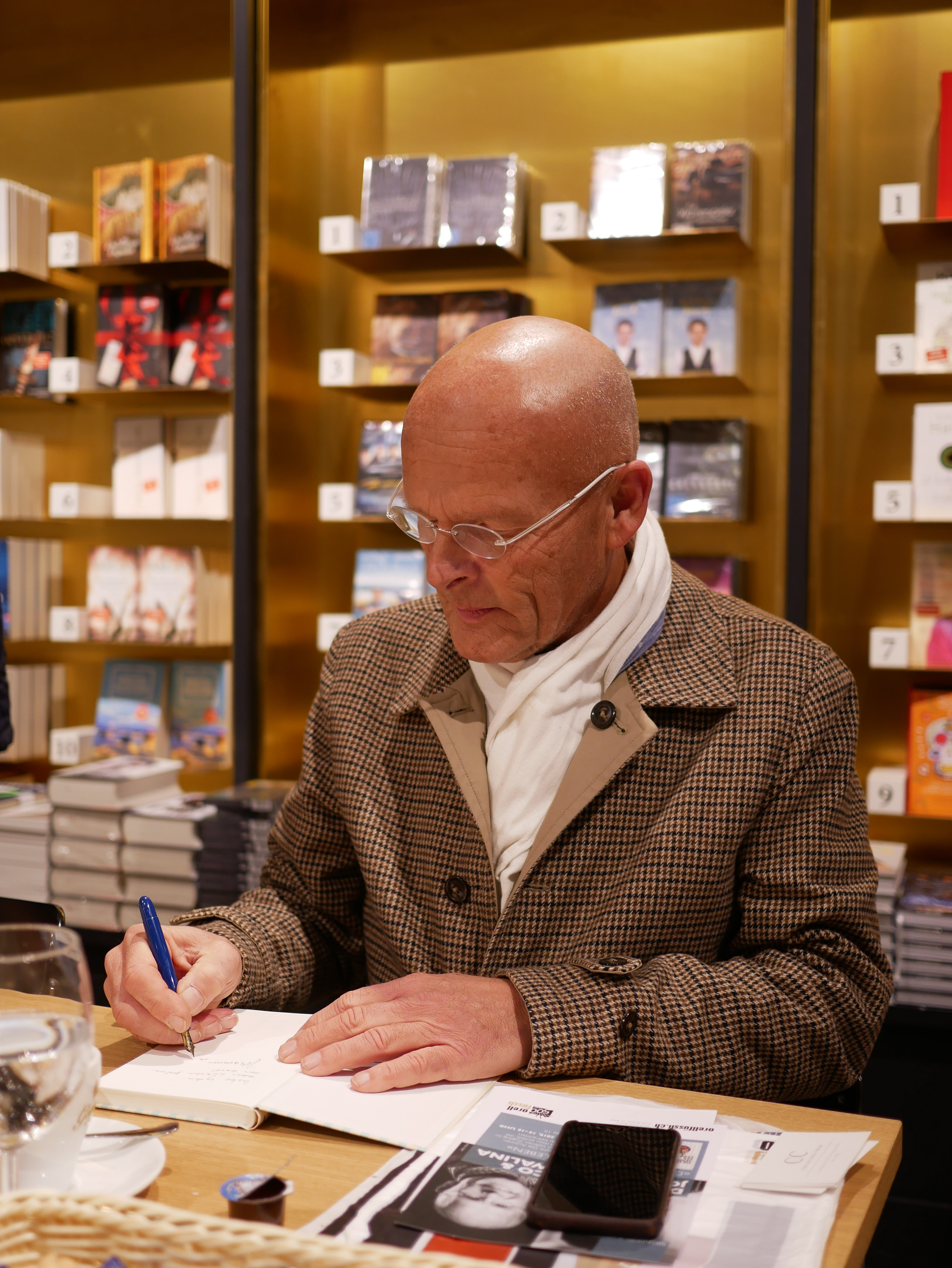 Book Signing Basel – Dutch Aperture