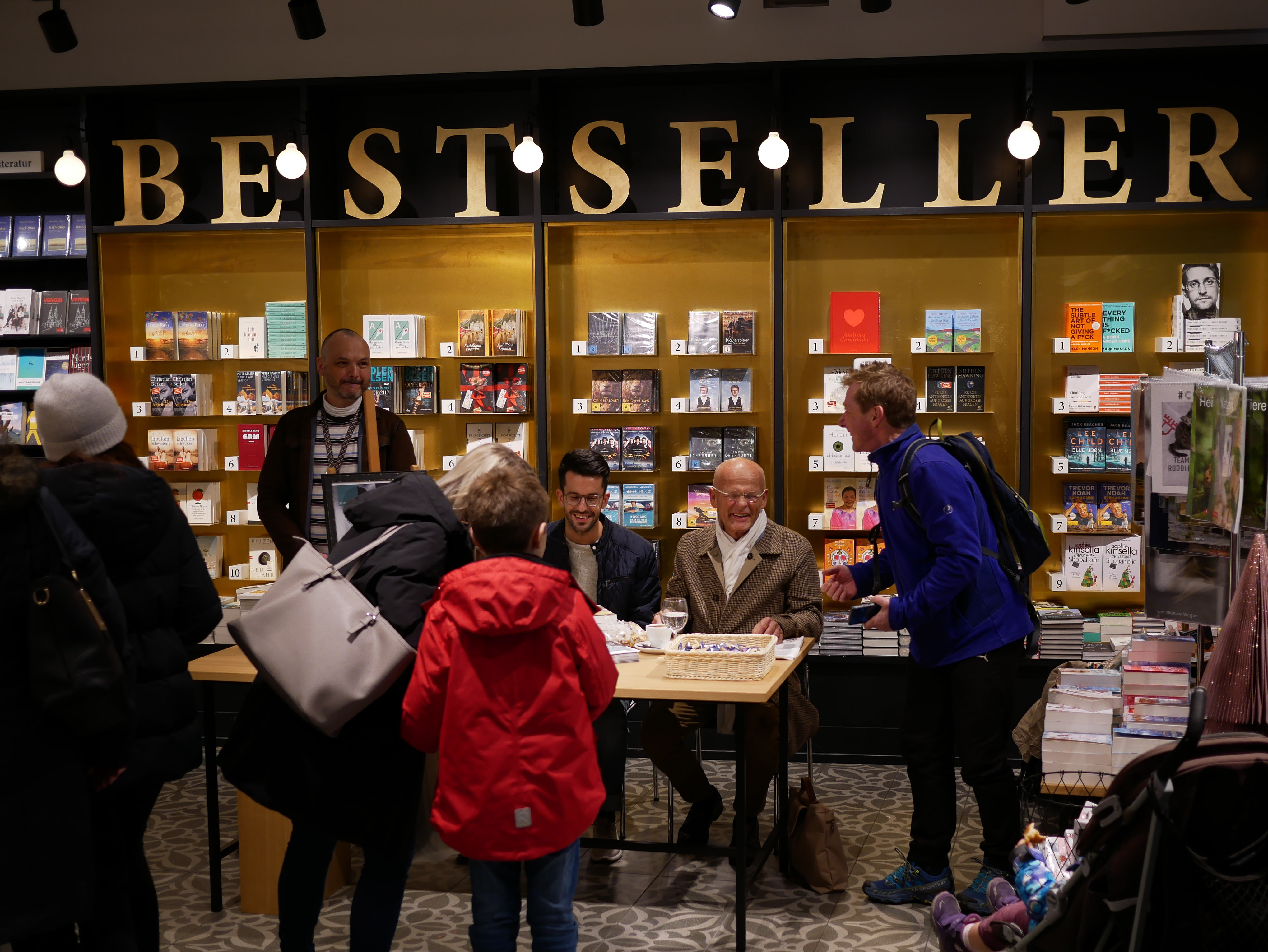 Book Signing Basel – Dutch Aperture